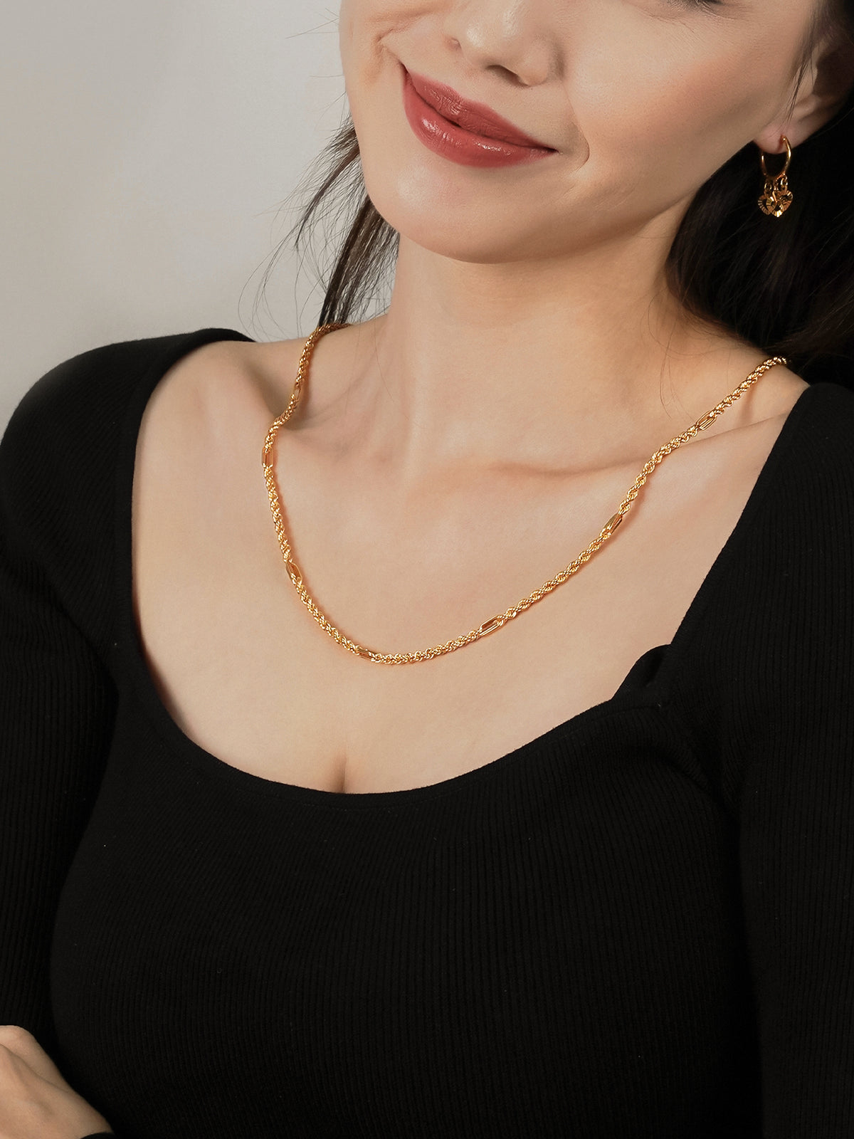 Gold necklace Collection